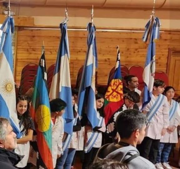 “Nuestra bandera, símbolo de nación y soberanía” | Diario Andino ...